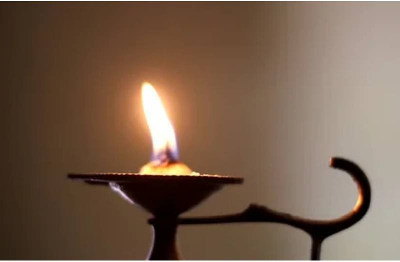 दीपक की लौं में इन आकृति के बनने से मिलते हैं शुभ संकेत, छप्पर फाड़ कर ...